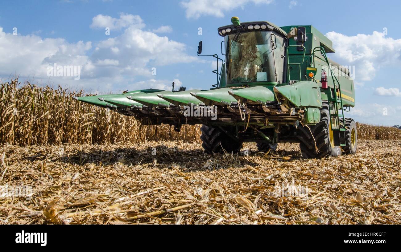 Harvest harvester hi-res stock photography and images - Alamy