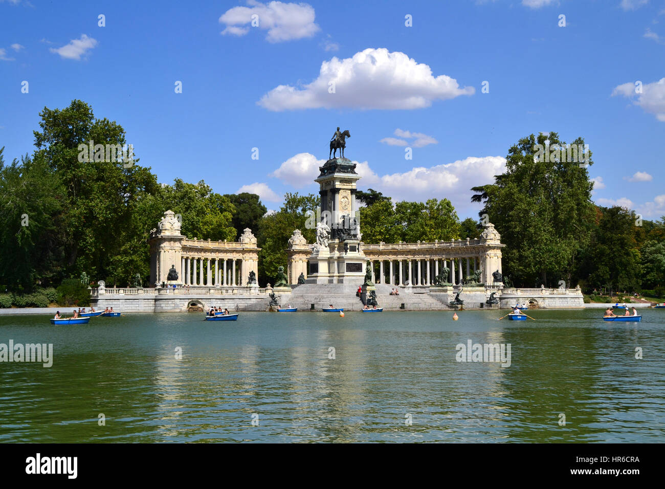People enjoying a boat ride on the pond in El Retiro Park in Madrid ...