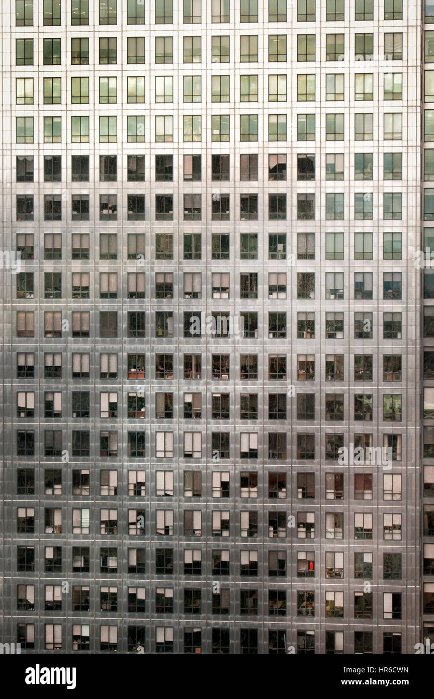 Side view of One Canada Square, iconic office building in Canary Wharf ...