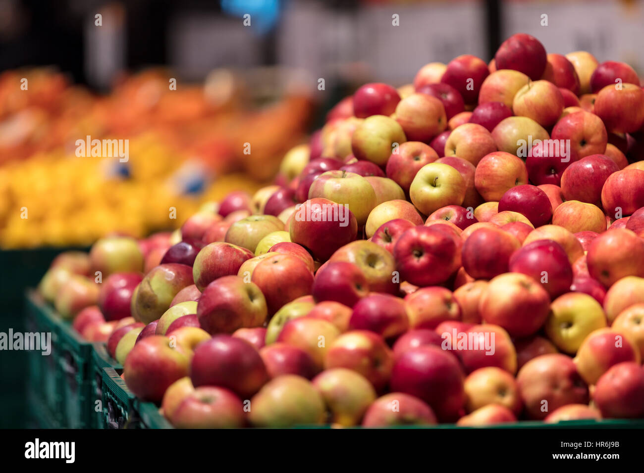 Image of fresh apples in supermarket store Stock Photo - Alamy