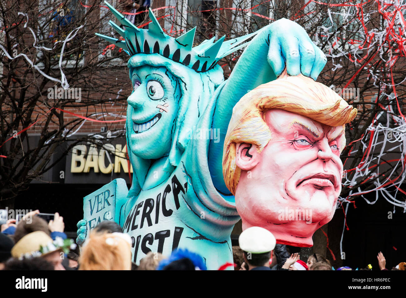 Liberty parade float hi-res stock photography and images - Alamy