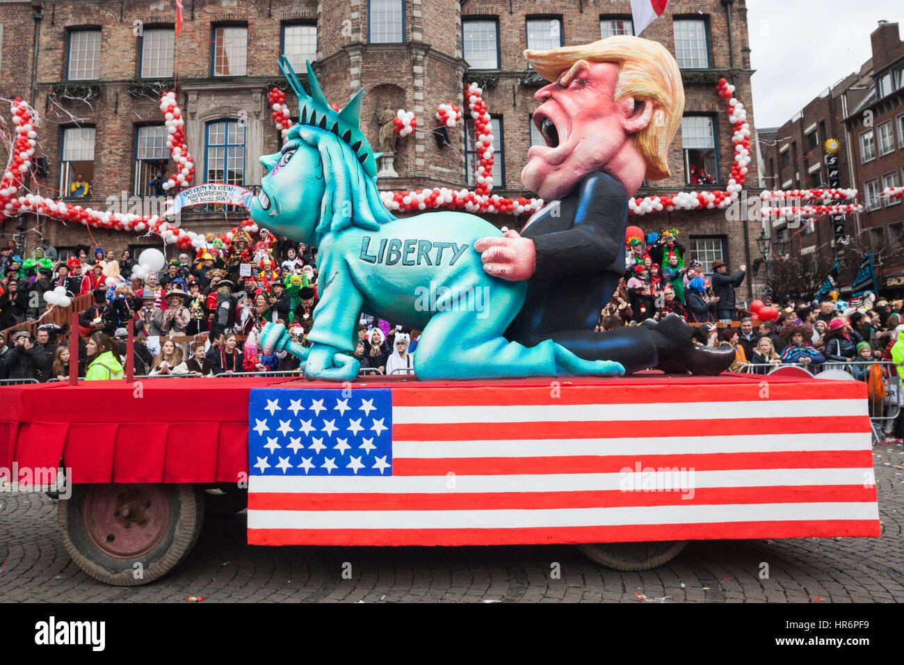 Liberty parade float hi-res stock photography and images - Alamy