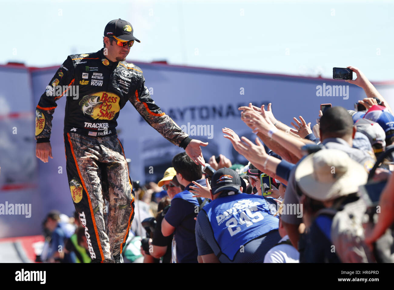 Daytona international speedway crowd hi-res stock photography and ...