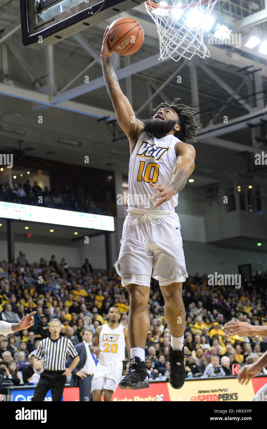 February 22, 2017 - JONATHAN WILLIAMS (10) shoots a basket during the ...
