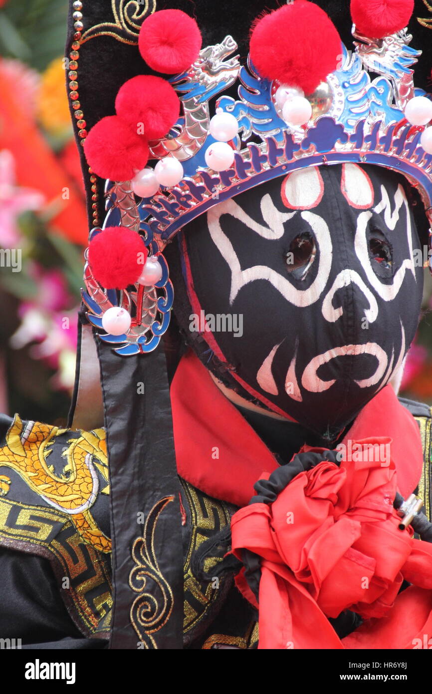 Chengdu, Chengdu, China. 27th Feb, 2017. A folk artist performs face ...