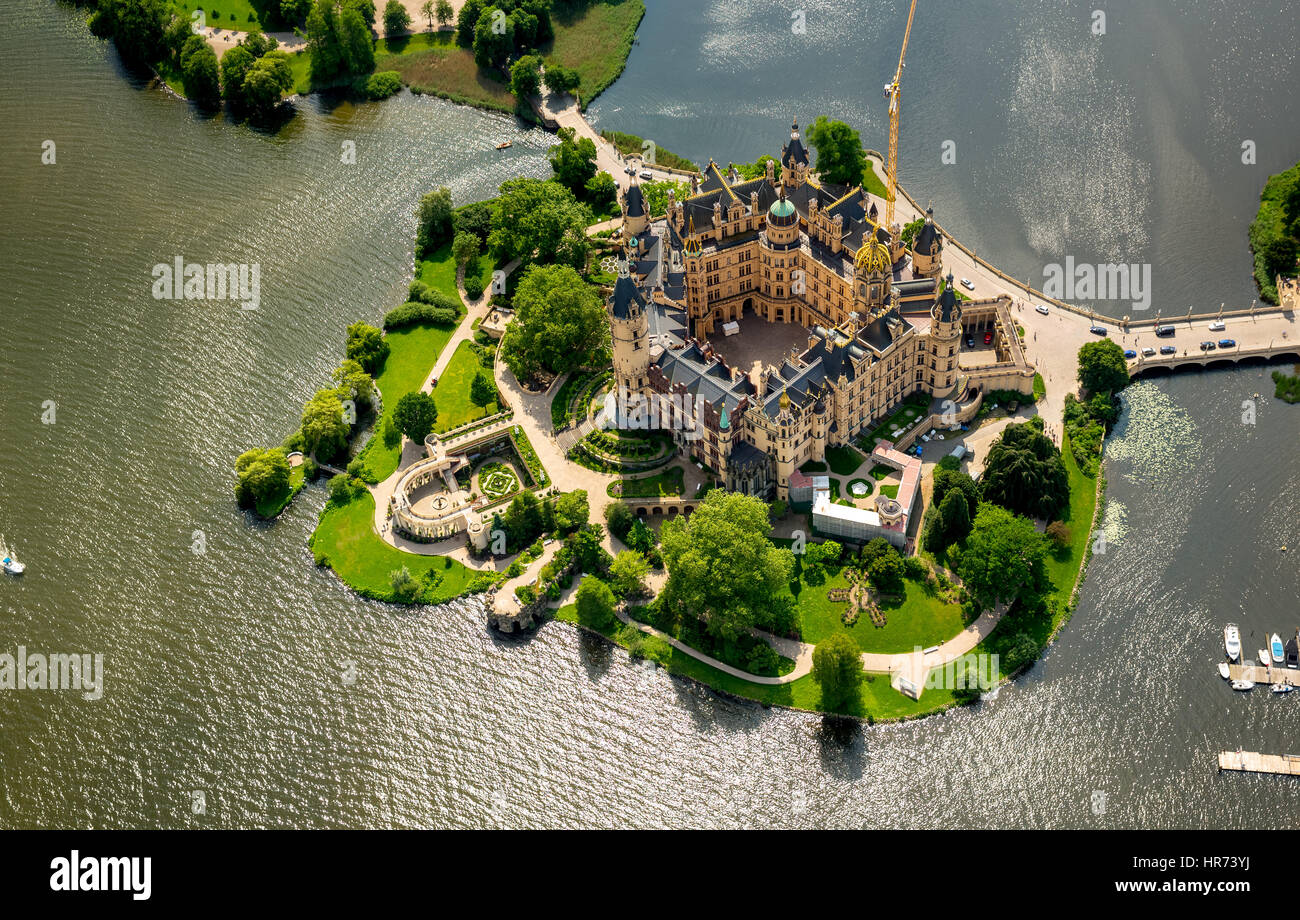 Castle Schwerin, castle garden, lake Burgsee, lake Schweriner See ...