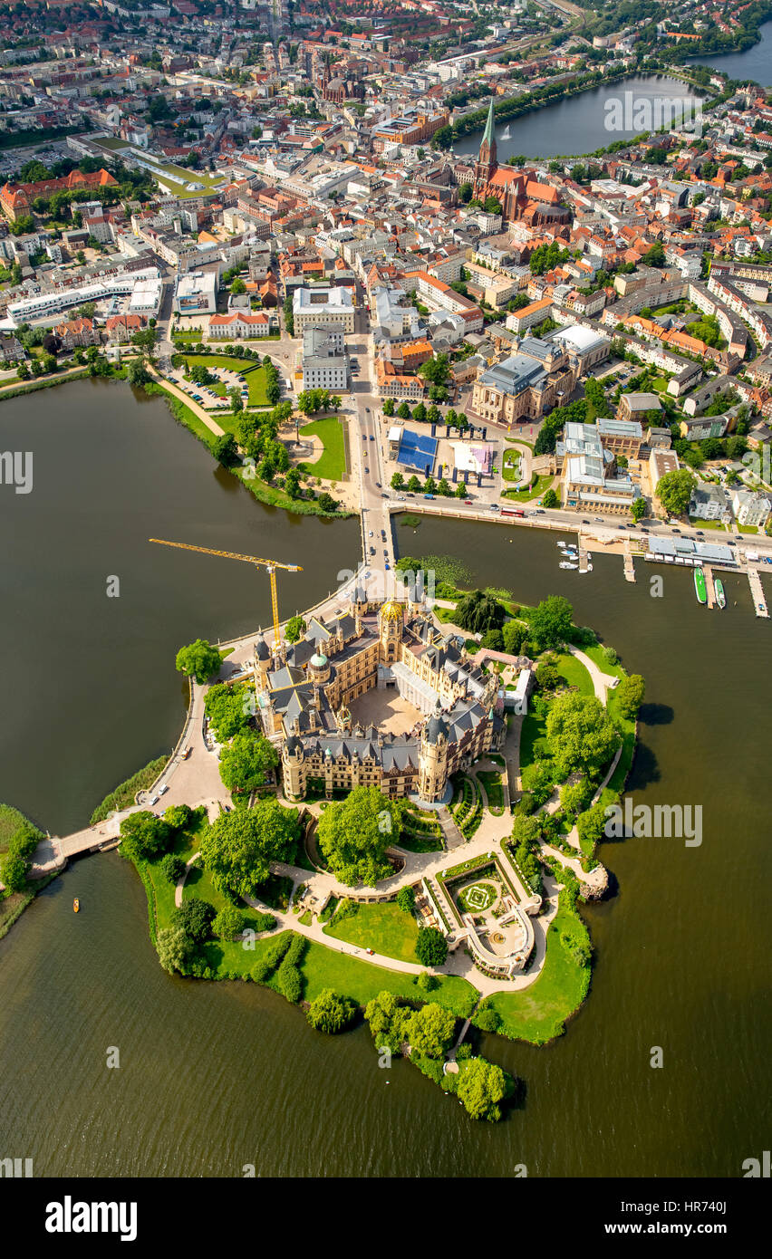 Castle Schwerin, castle garden, lake Burgsee, lake Schweriner See ...
