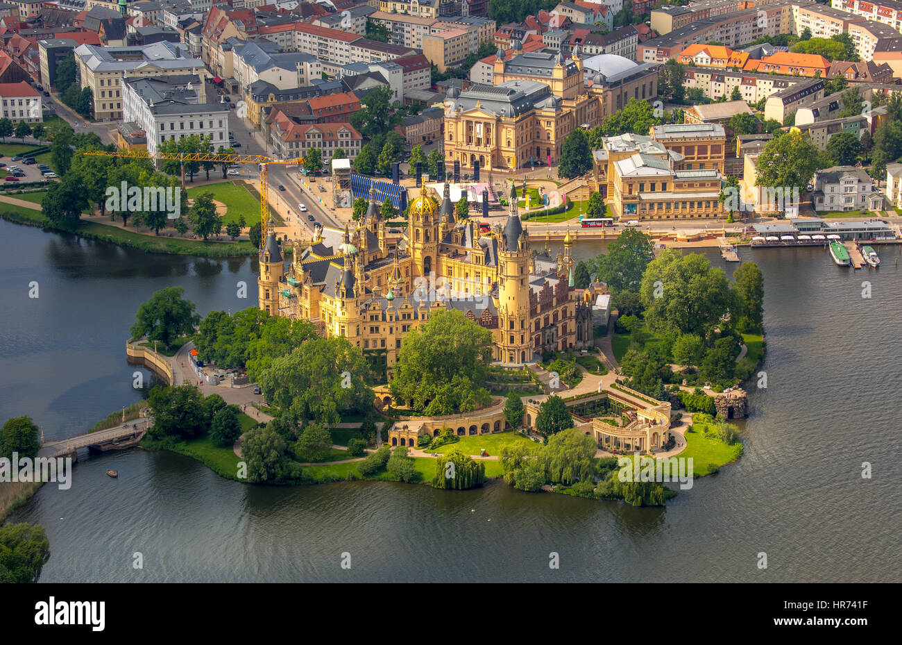 Castle Schwerin, castle garden, lake Burgsee, lake Schweriner See ...