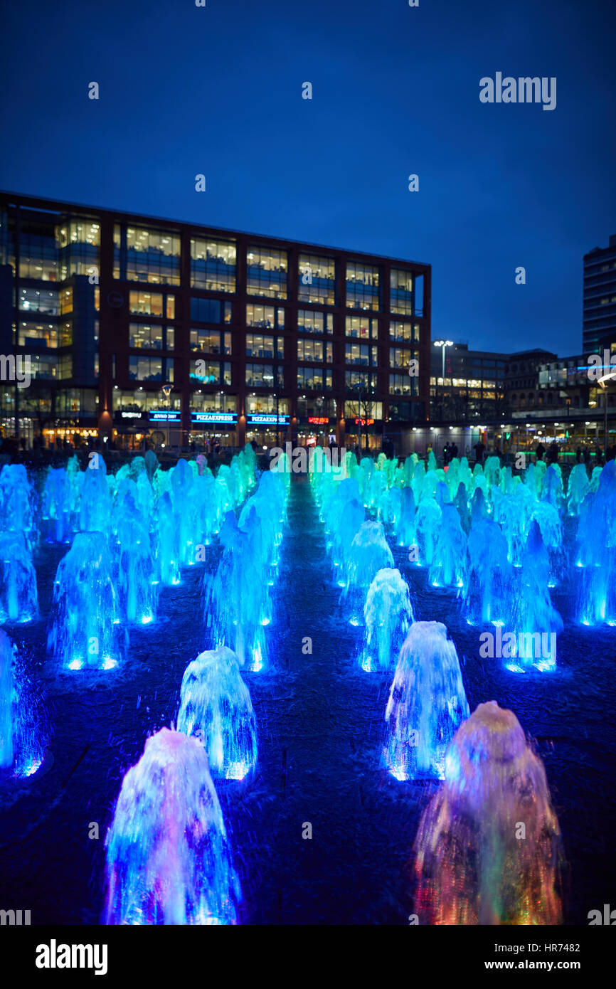 Modern water feature hi-res stock photography and images - Alamy