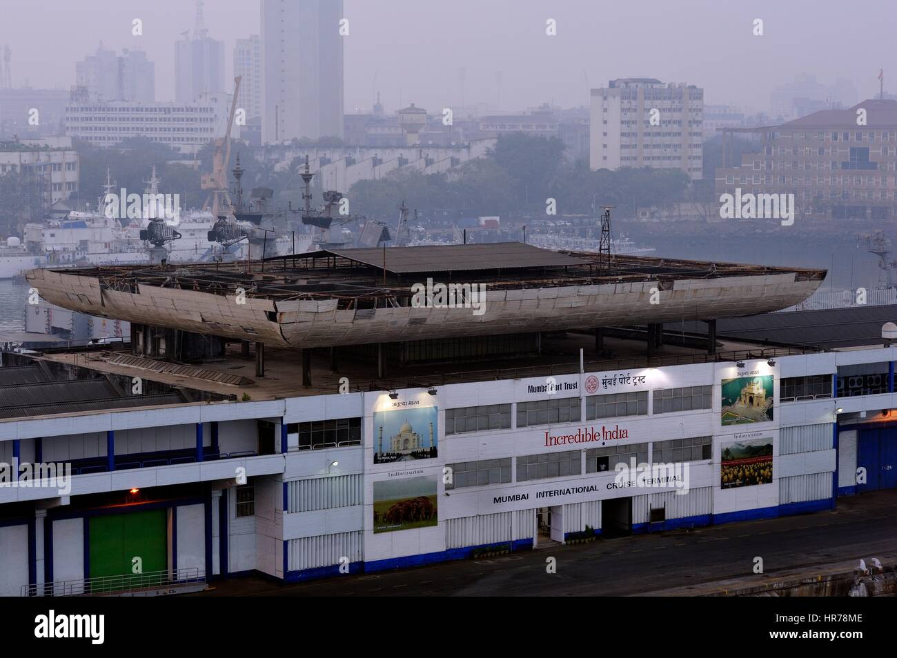 Sunrise mumbai buildings hi-res stock photography and images - Alamy