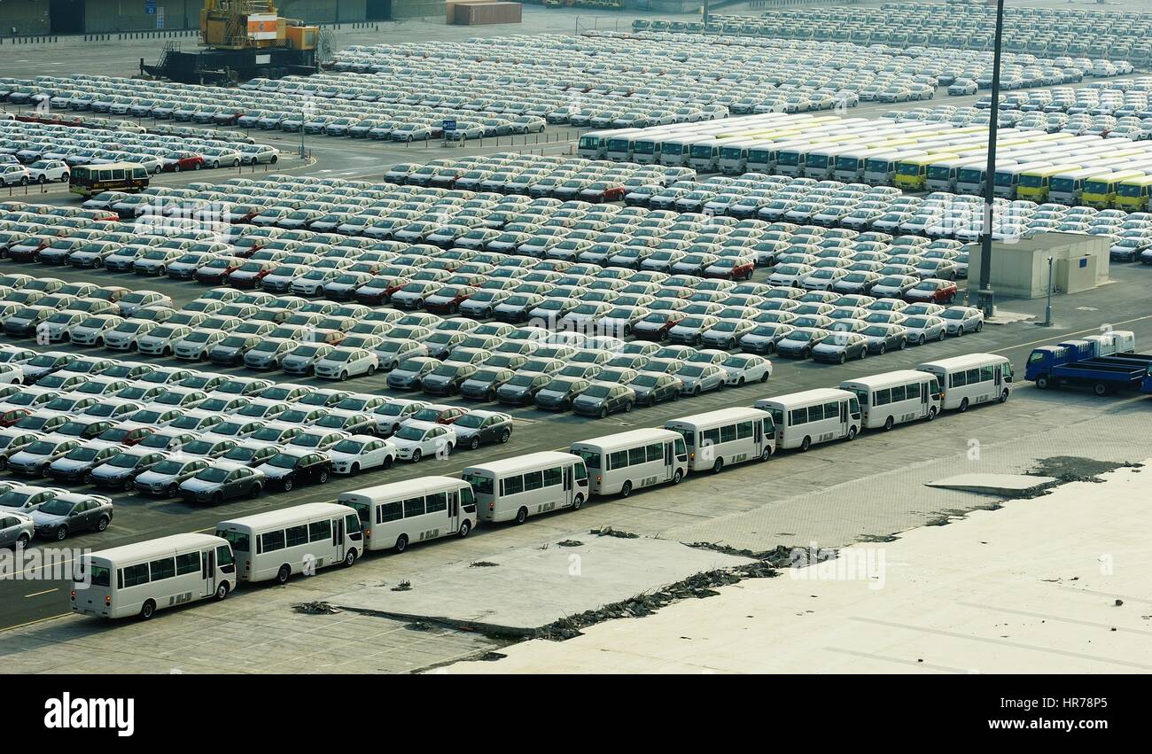 Rows upon rows of cars Stock Photo - Alamy