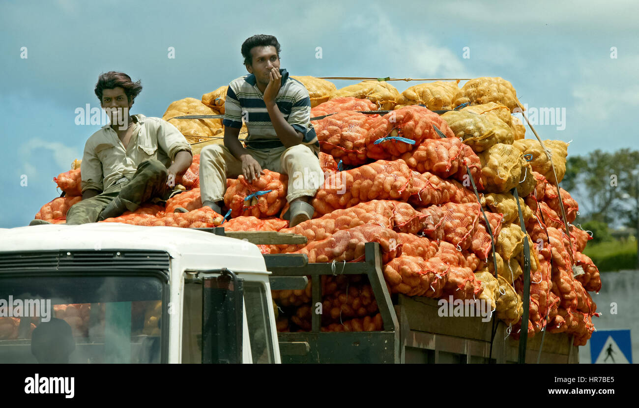 Lorry with potatoes hi-res stock photography and images - Alamy