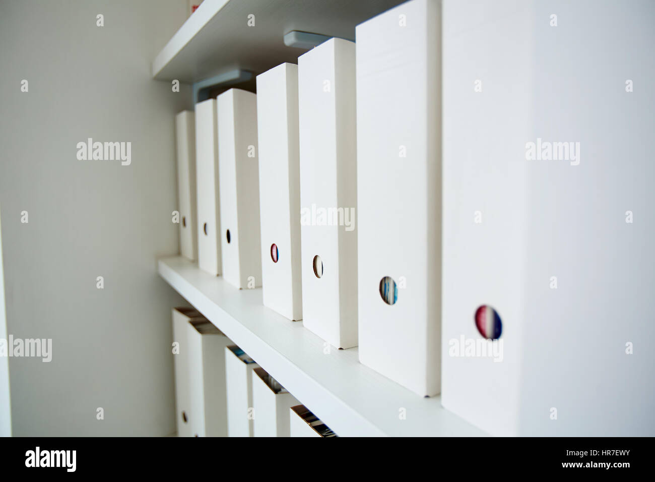 Folders on shelf hi-res stock photography and images - Alamy