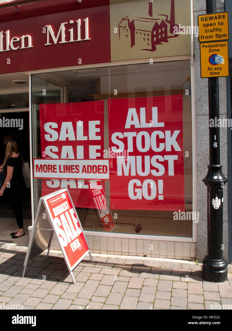 Edinburgh woollen mill sign hi-res stock photography and images - Alamy