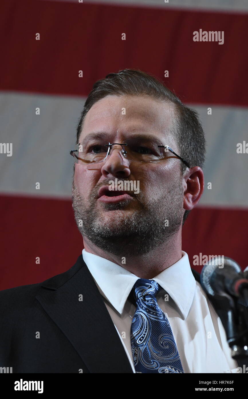 Lawyer army veteran james thompson hi-res stock photography and images ...