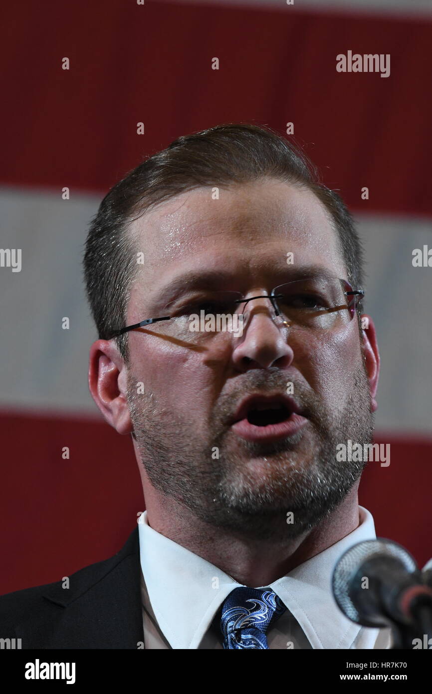 Lawyer army veteran james thompson hi-res stock photography and images ...