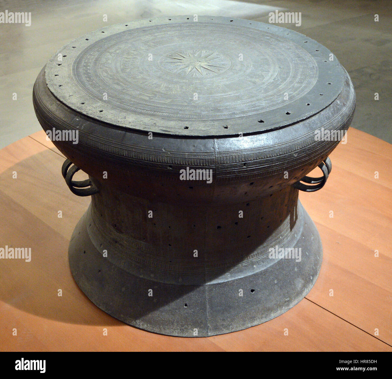 'Tambour-song-da' is an artwork that features rhythmic movements and ...