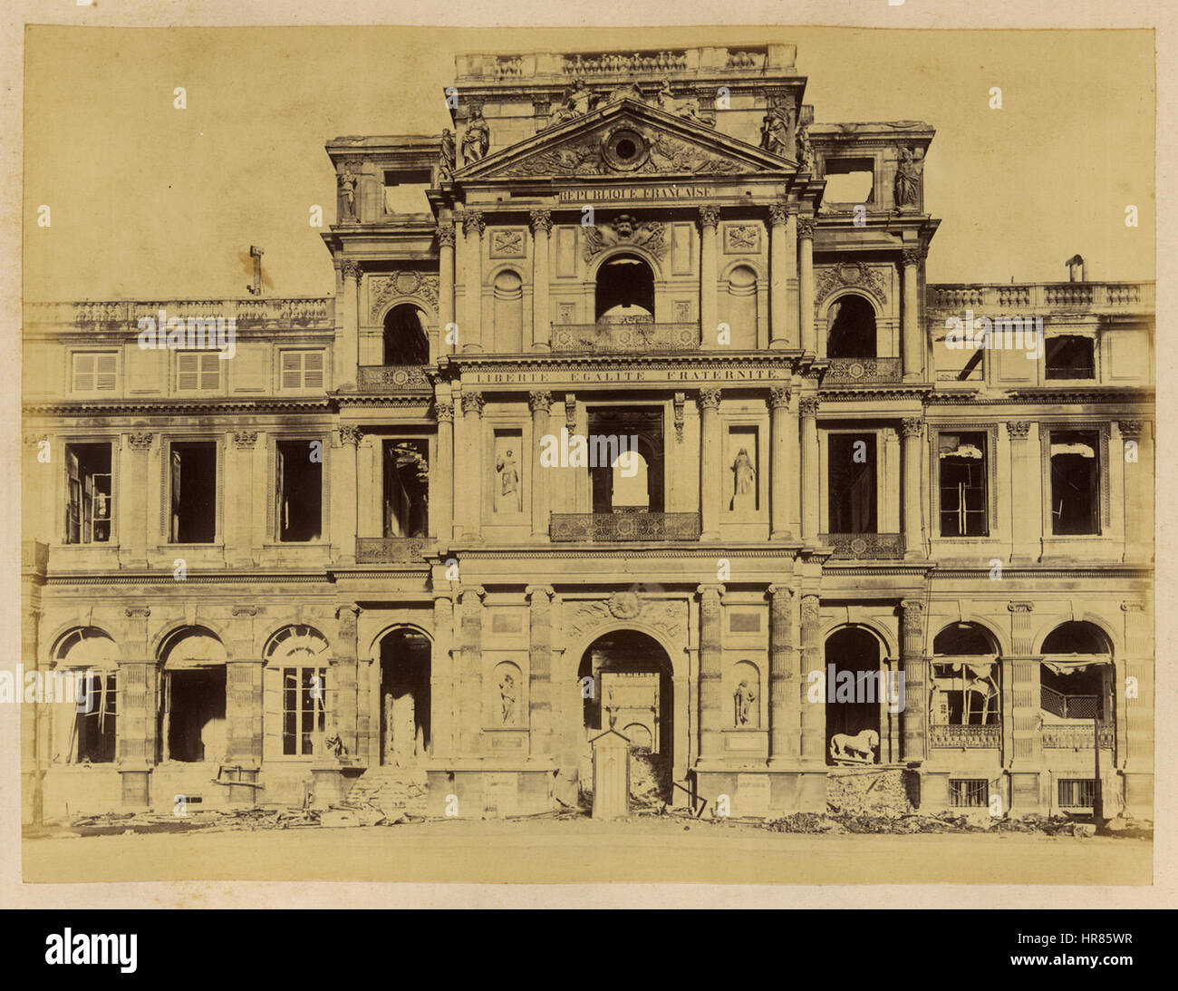 At the tuileries palace hi-res stock photography and images - Alamy