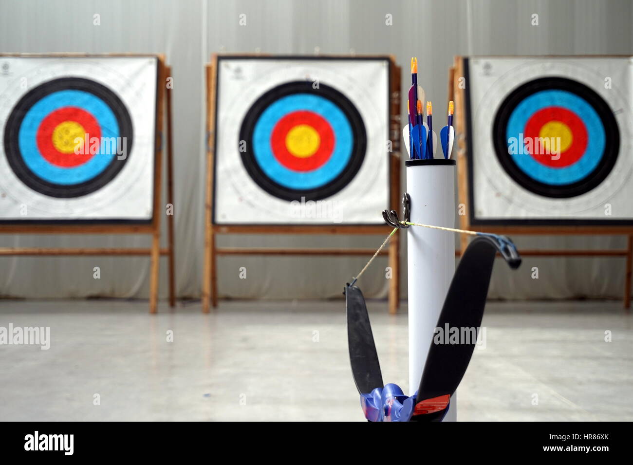 Archery bow, arrows and targets Stock Photo - Alamy