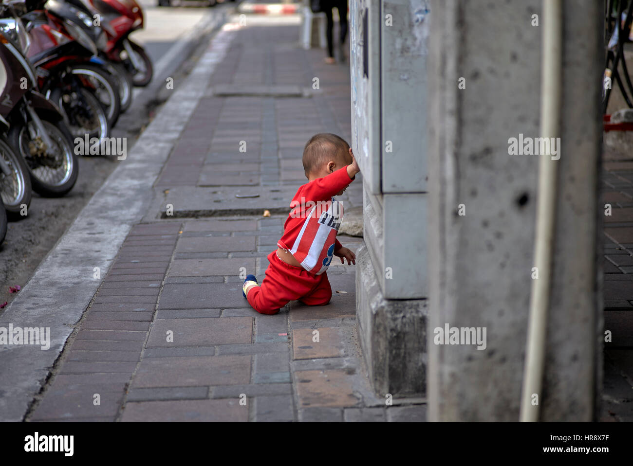 Kids playing on street hi-res stock photography and images - Alamy