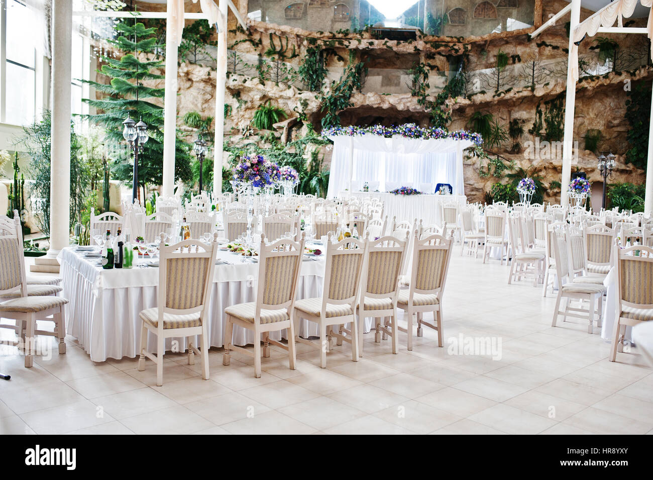 Awesome wedding hall white hi-res stock photography and images - Alamy