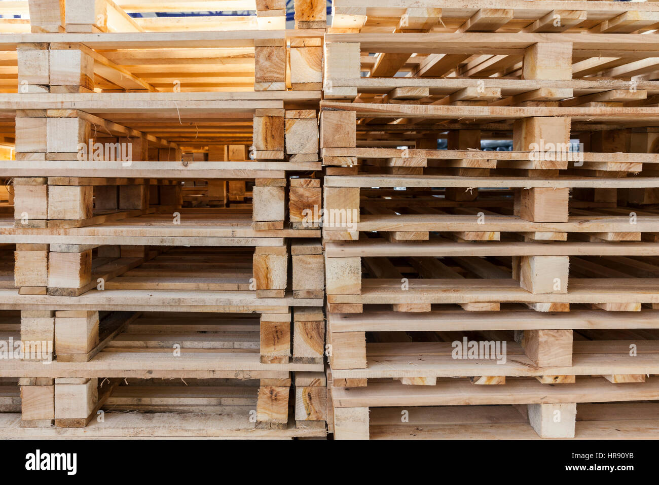 Standard pallet hi-res stock photography and images - Alamy