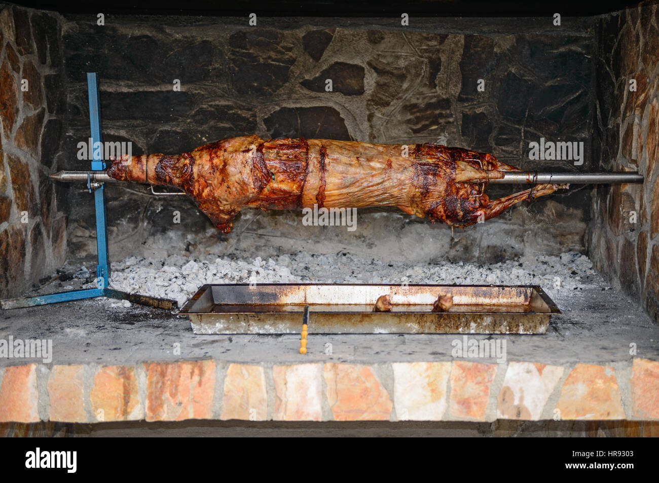 Roasted whole sheep hi-res stock photography and images - Alamy