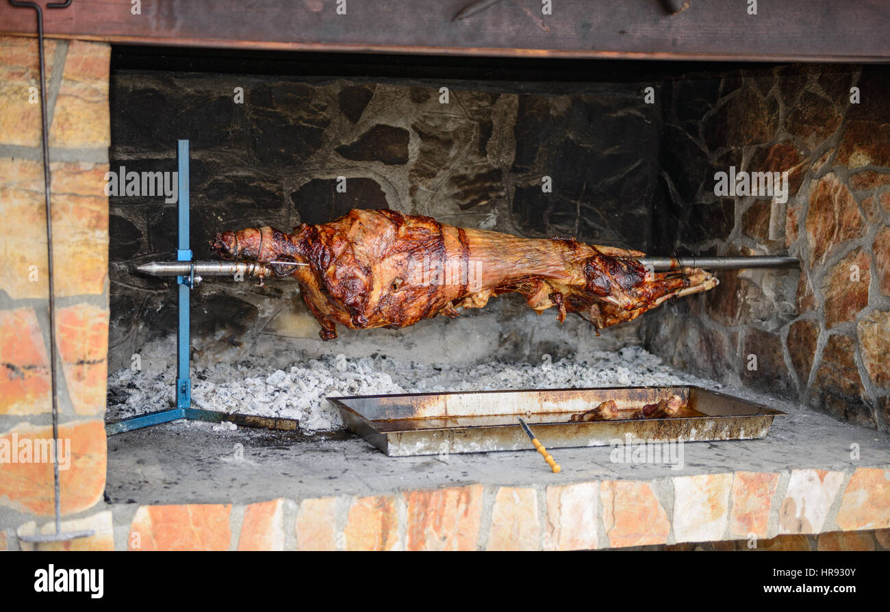 Roasted whole sheep hi-res stock photography and images - Alamy