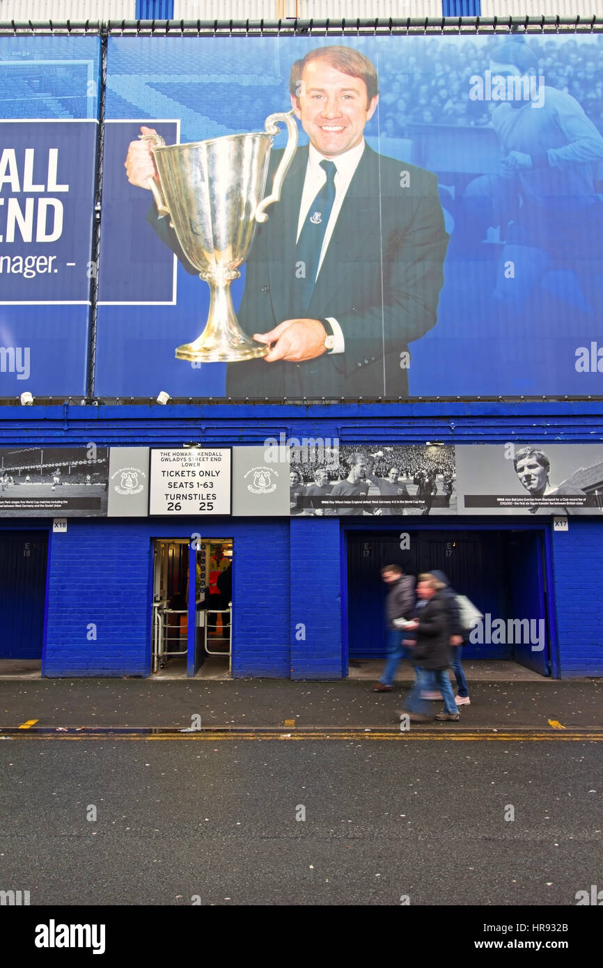Giant mural of Howard Kendall the former Everton player and manager at ...
