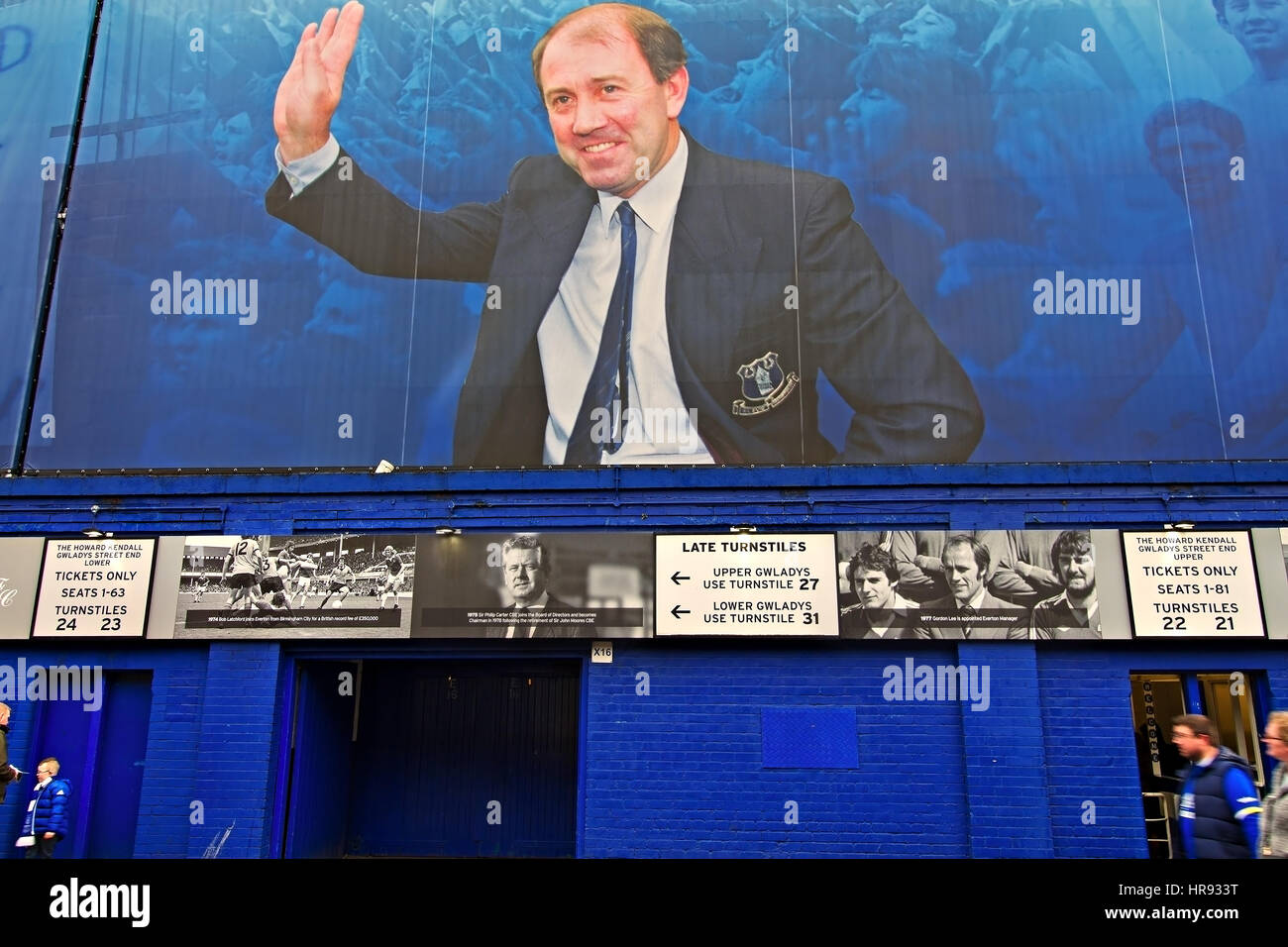 Giant mural of Howard Kendall the former Everton player and manager at ...