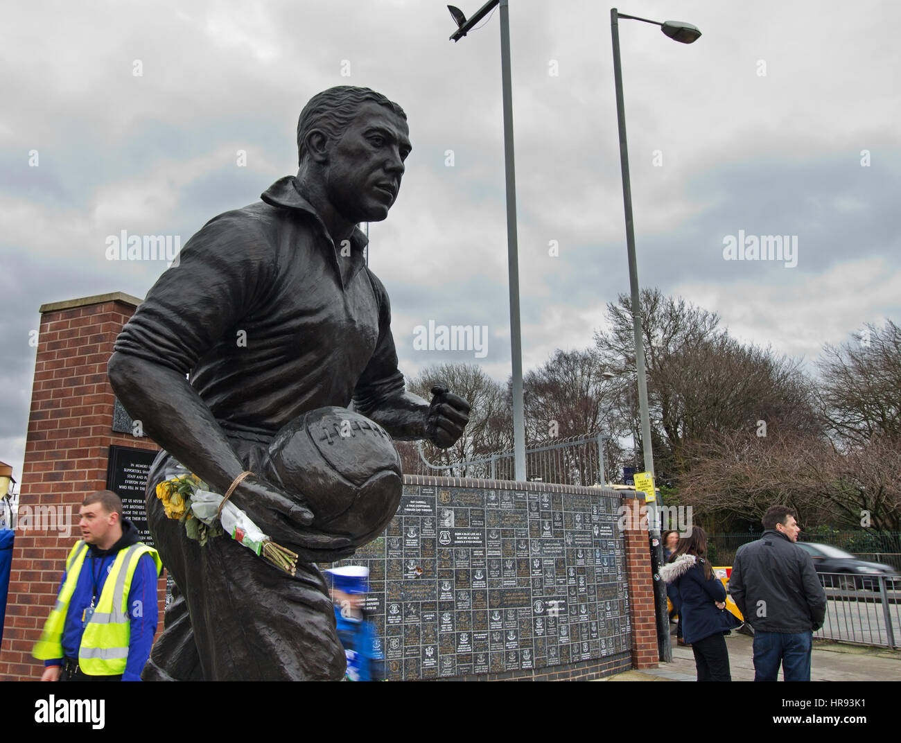 Dixie Dean statue and Wall of Fame in front of the Everton Football ...