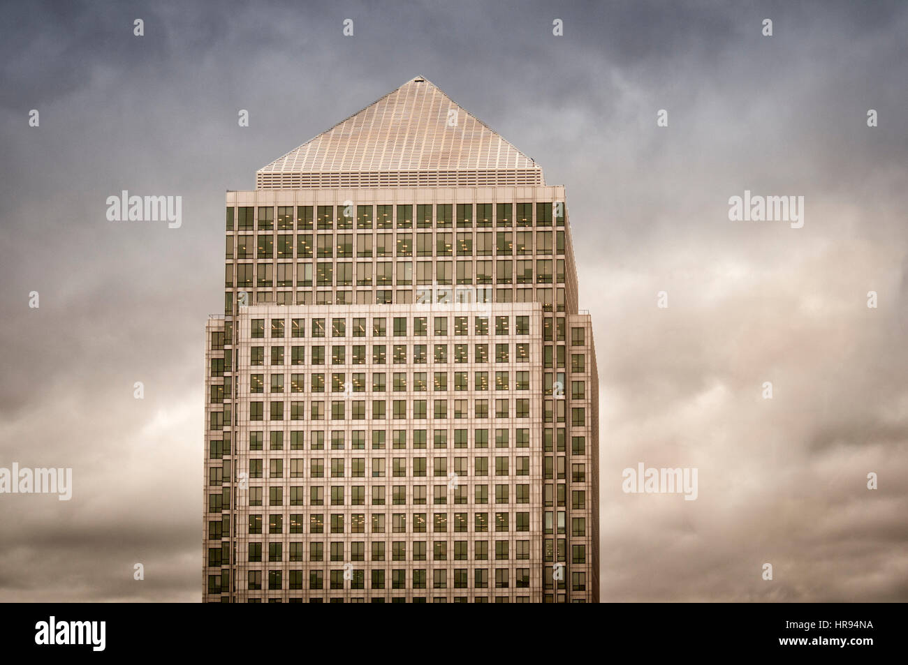 One canada square roof pyramid hi-res stock photography and images - Alamy