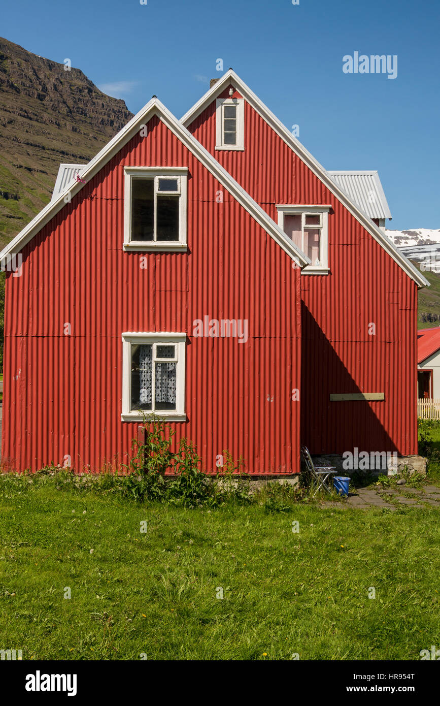 Traditional wooden icelandic house Stock Photo - Alamy
