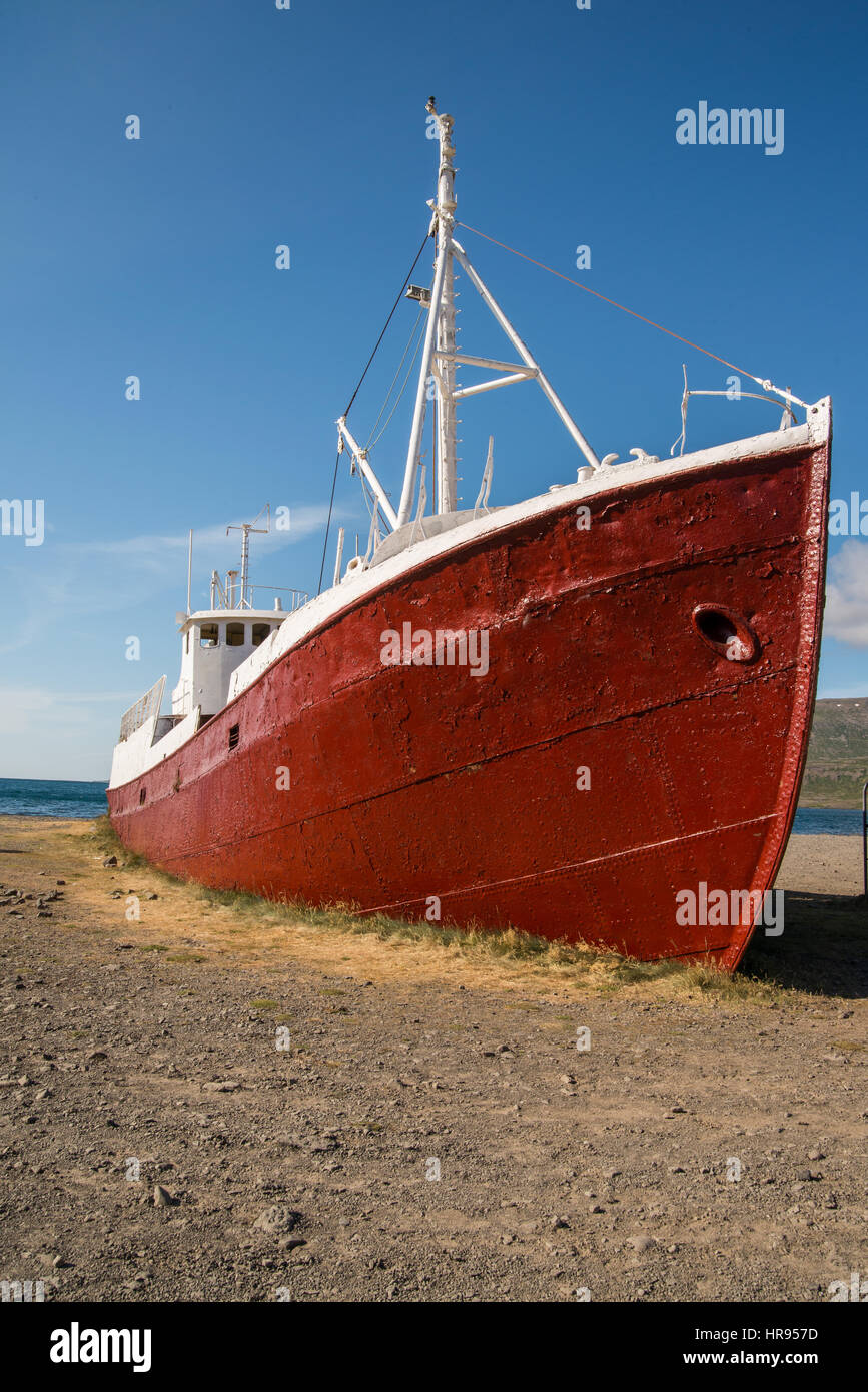 Ship wreck on shore hi-res stock photography and images - Alamy