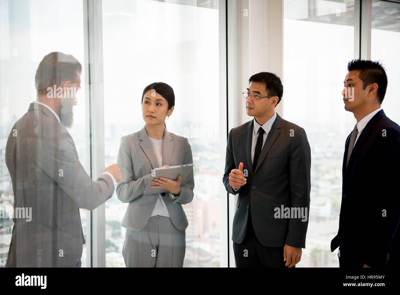 Business Discussion Meeting Presentation Briefing Stock Photo - Alamy