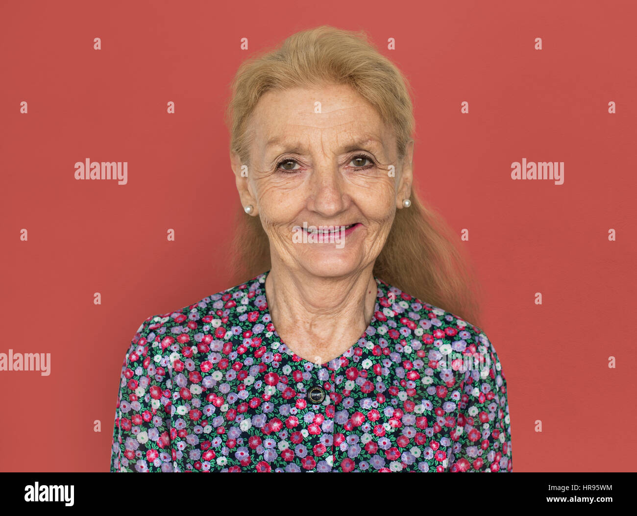 Mature lady smiling hi-res stock photography and images - Alamy
