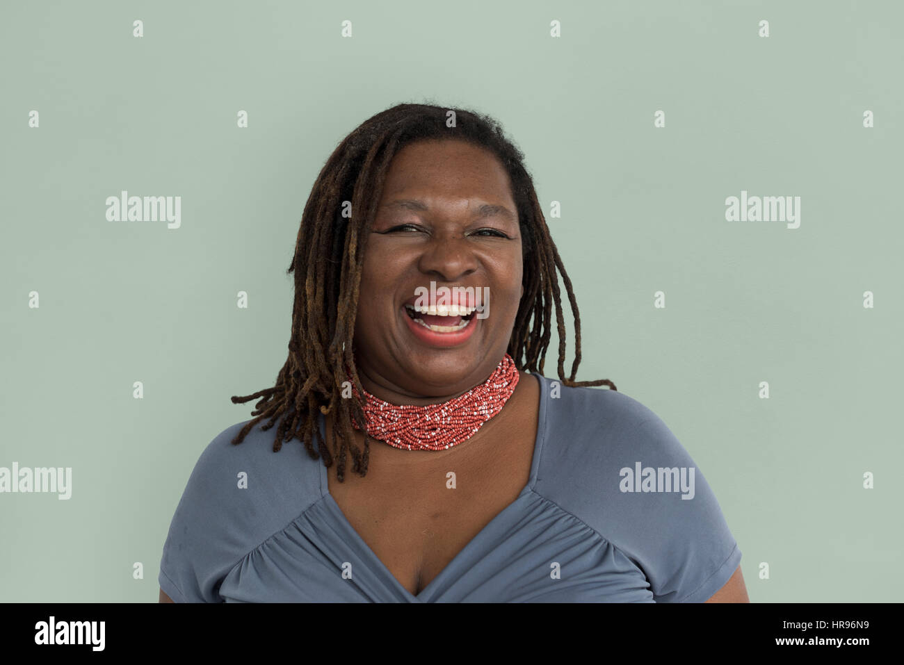 African Descent Woman Smiling Casual Stock Photo - Alamy African Descent Woman Smiling Casual Stock Photo - Alamy