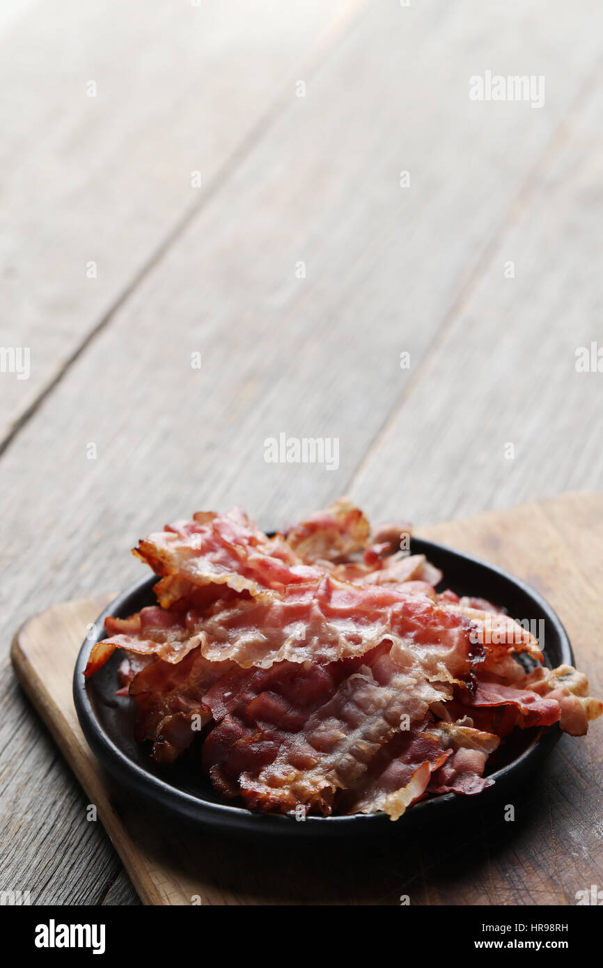 Cutting crispy bacon hi-res stock photography and images - Alamy