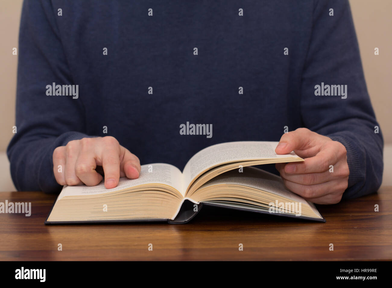 closeup of man hands reading book Stock Photo - Alamy closeup of man hands reading book Stock Photo - Alamy