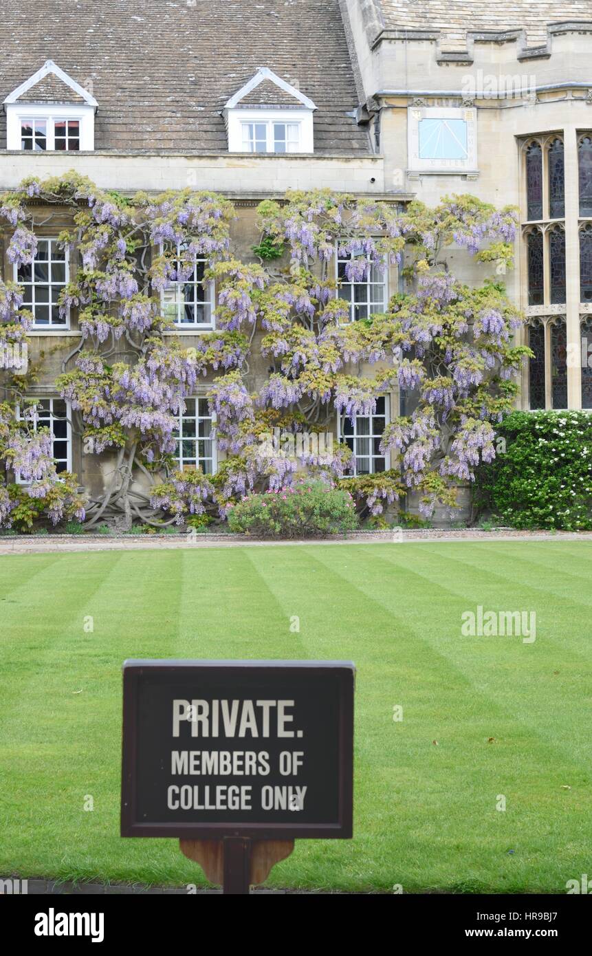 Private grounds sign hi-res stock photography and images - Alamy