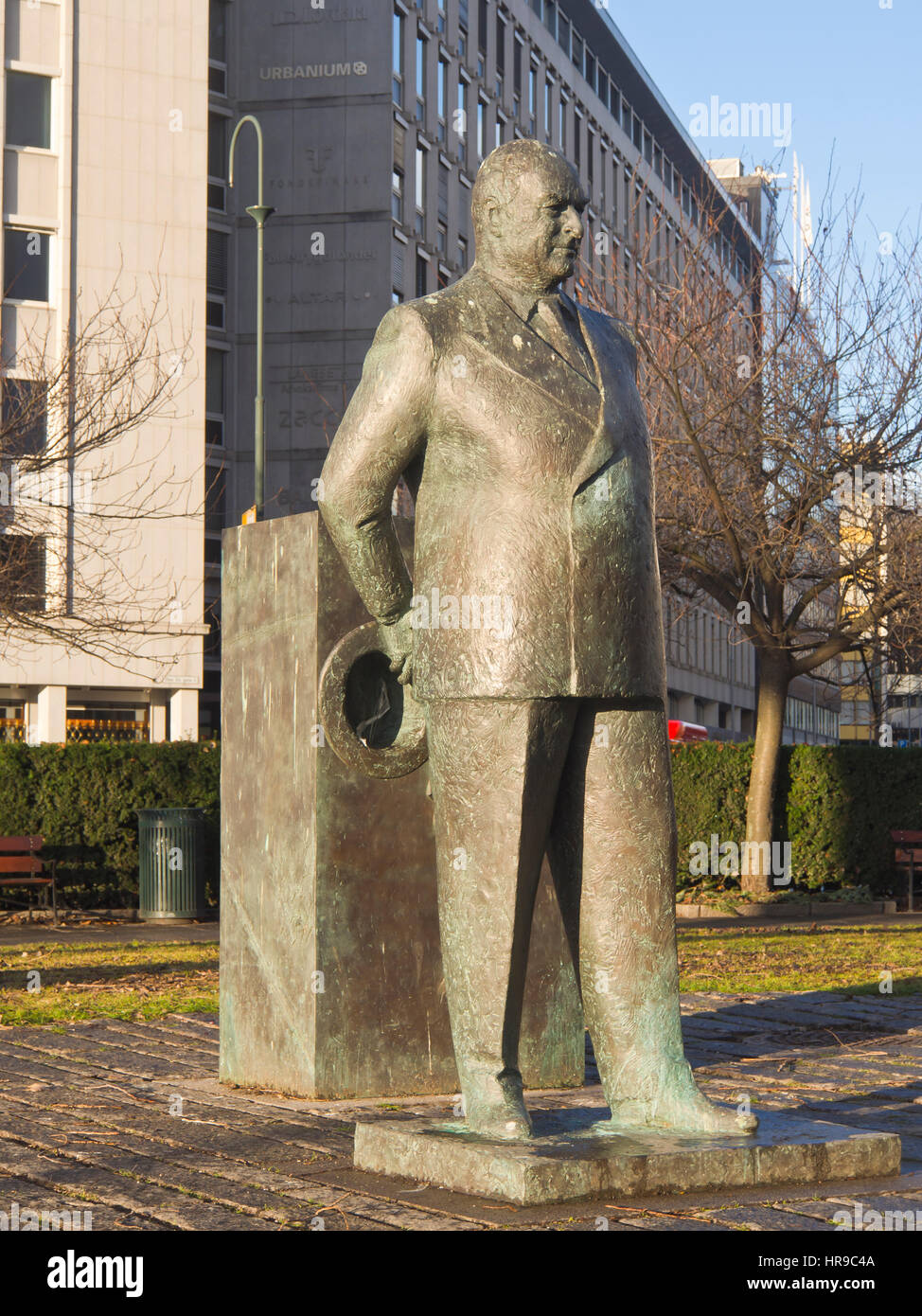 Monument honouring the late Norwegian king Olav V , "Mann og bauta" by ...