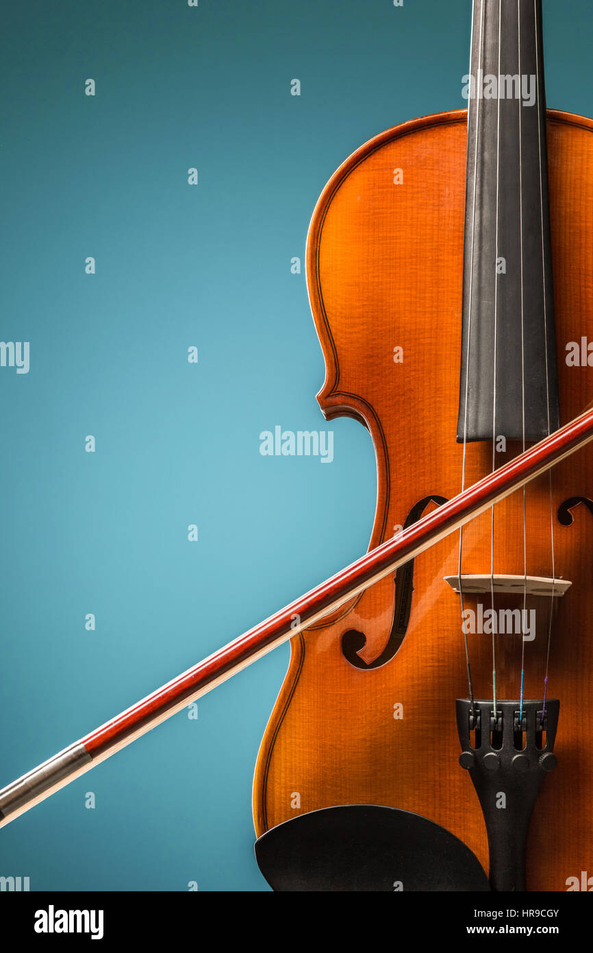 Violin front view on blue studio background Stock Photo - Alamy