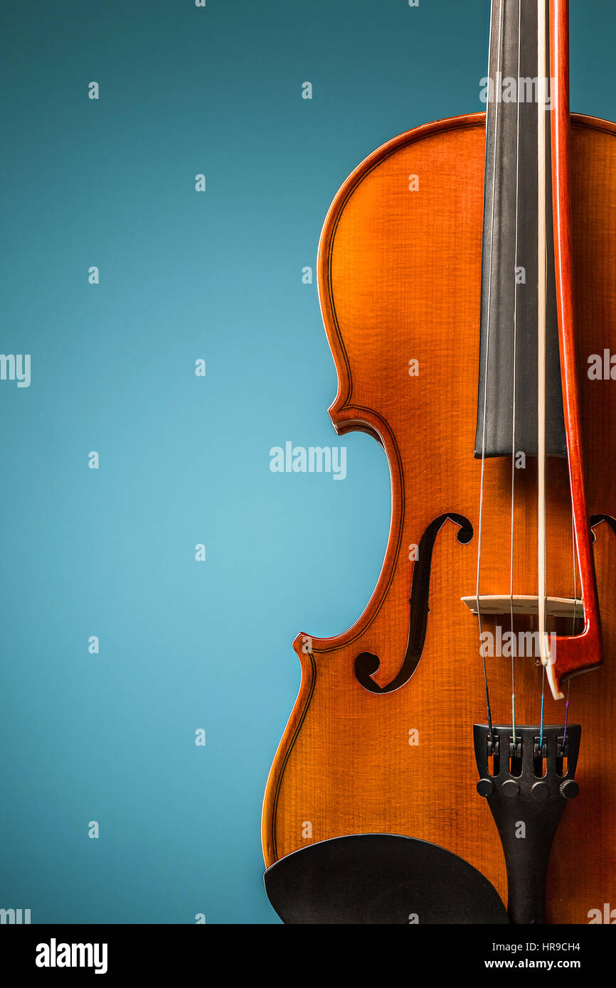 Violin front view on blue studio background Stock Photo - Alamy