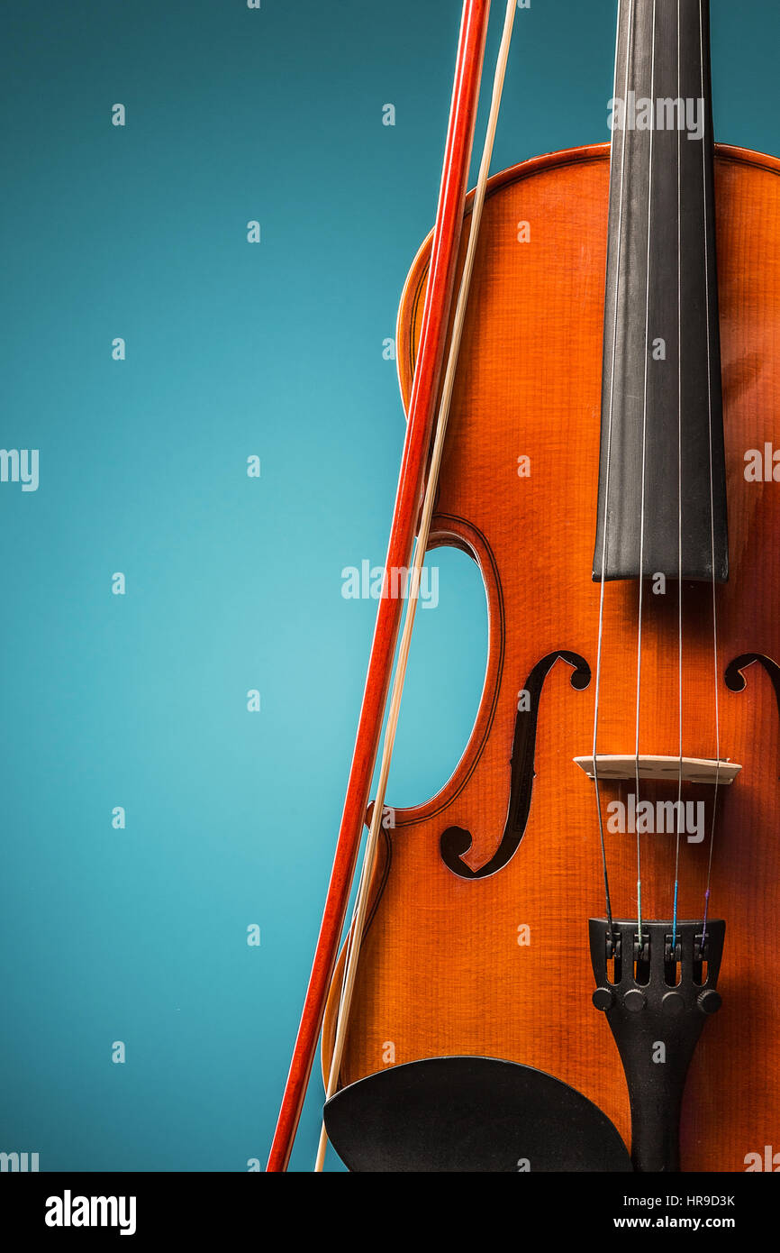 Violin front view on blue studio background Stock Photo - Alamy