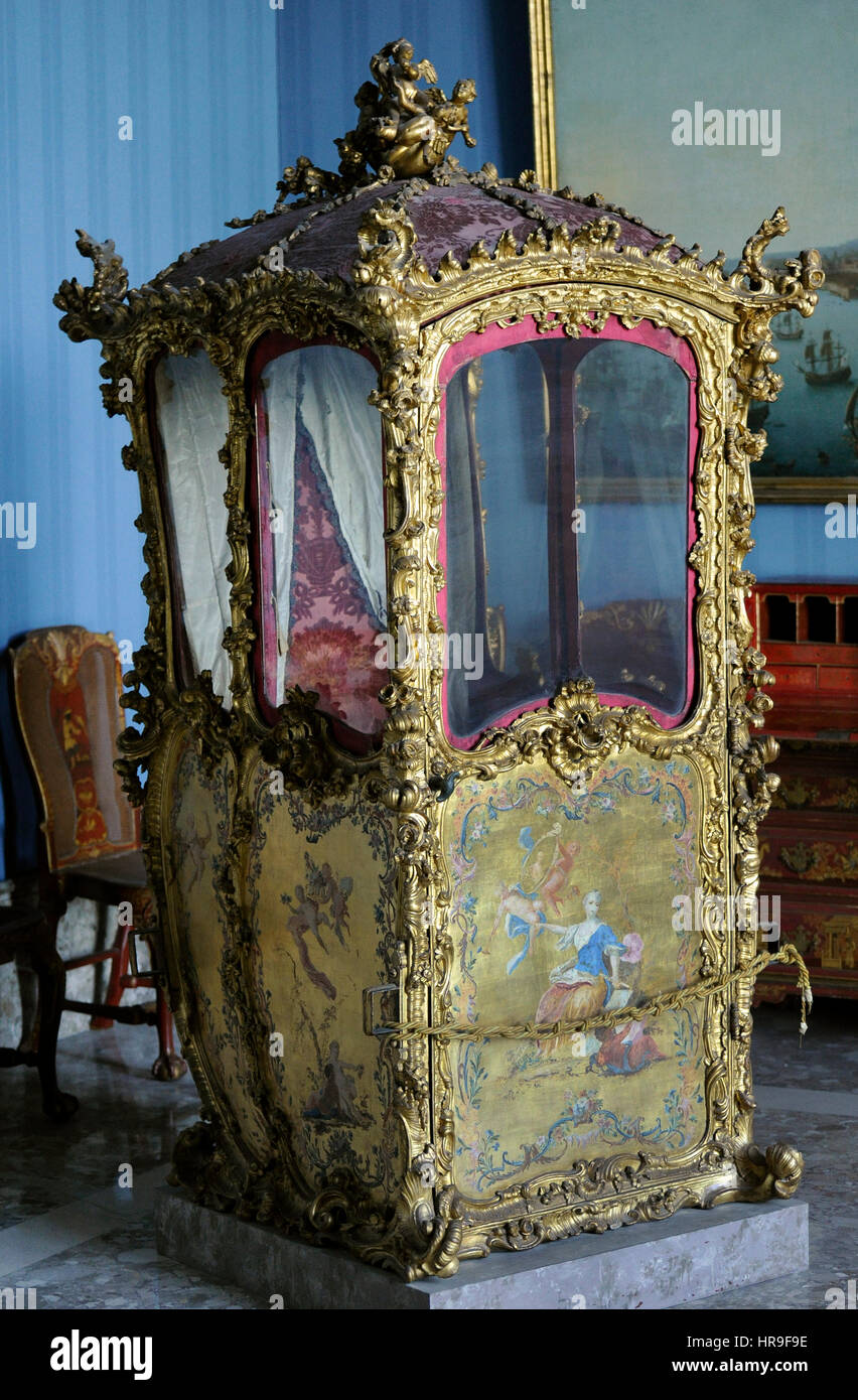 Sedan chair. Second half of 18th century. Neapolitan manufacture. Wood ...