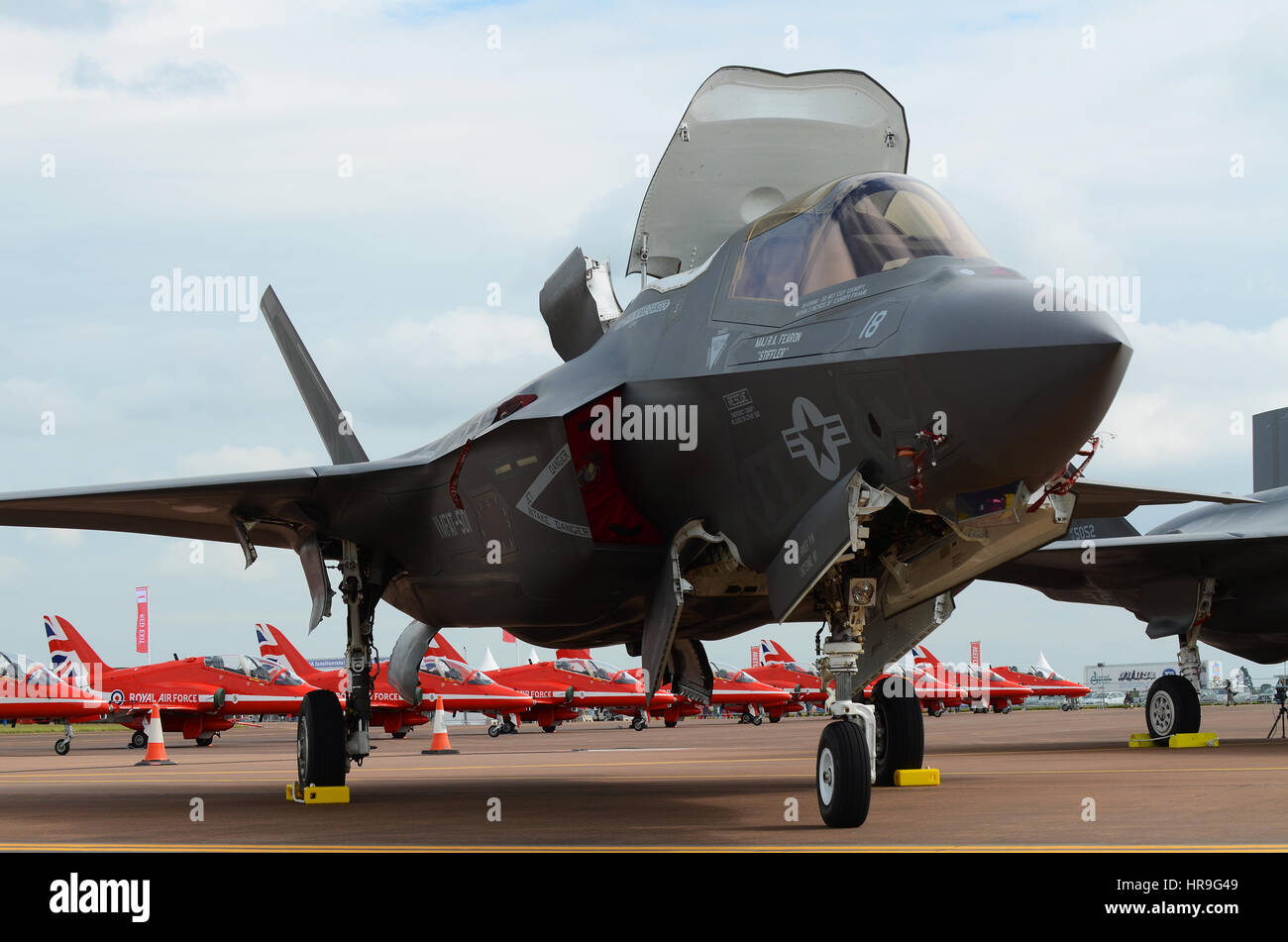 Lockheed martin f35 lightning ii stealth fighter hi-res stock ...