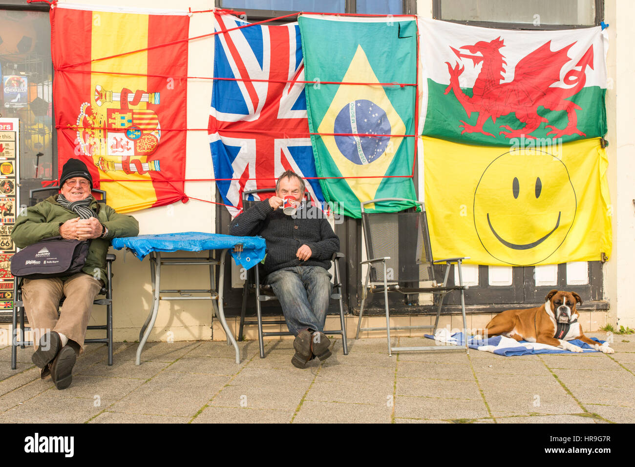 Two men drinking tea hi-res stock photography and images - Alamy