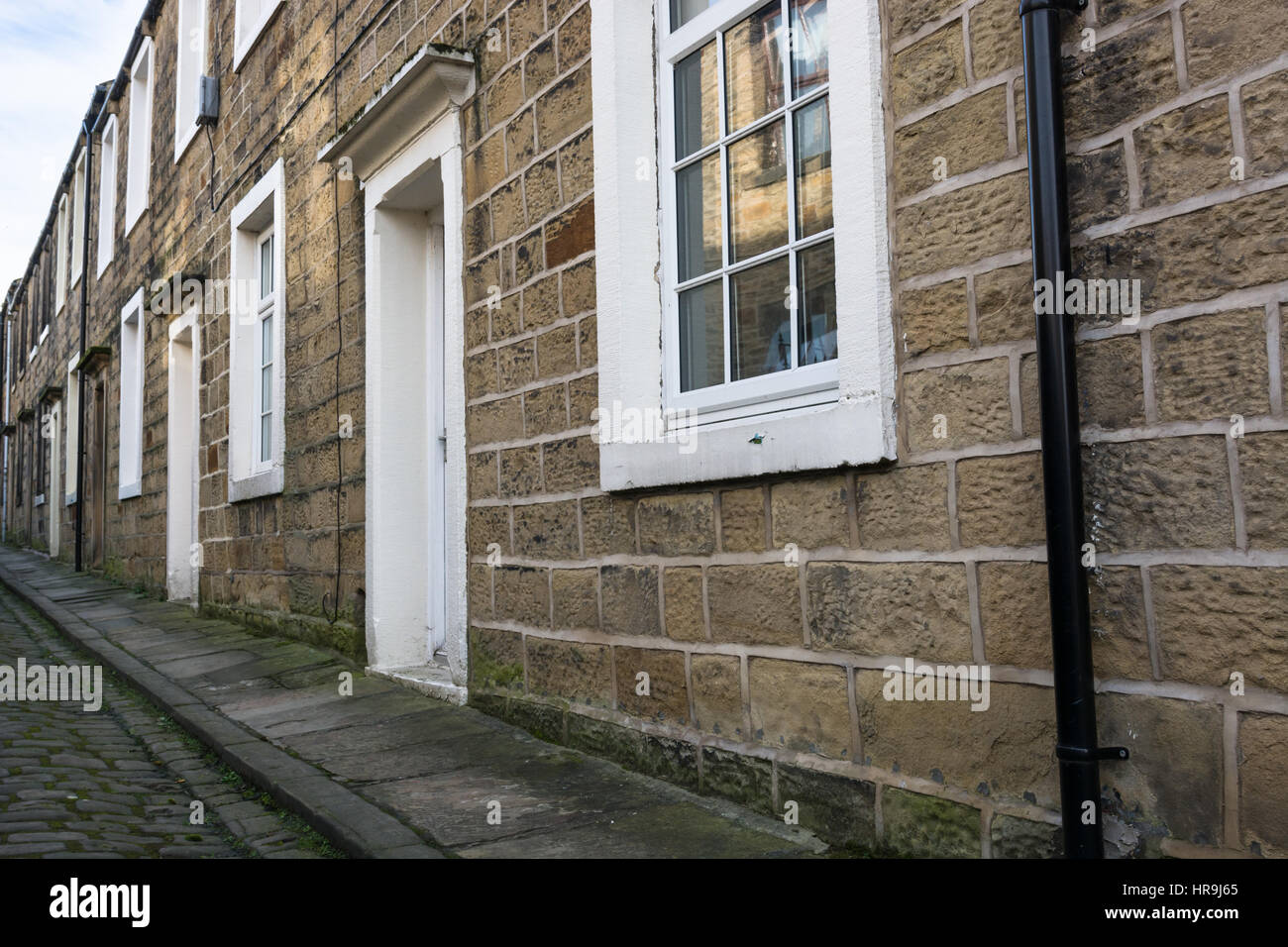Terraced houses on a cobbled street in Northern England Stock Photo - Alamy