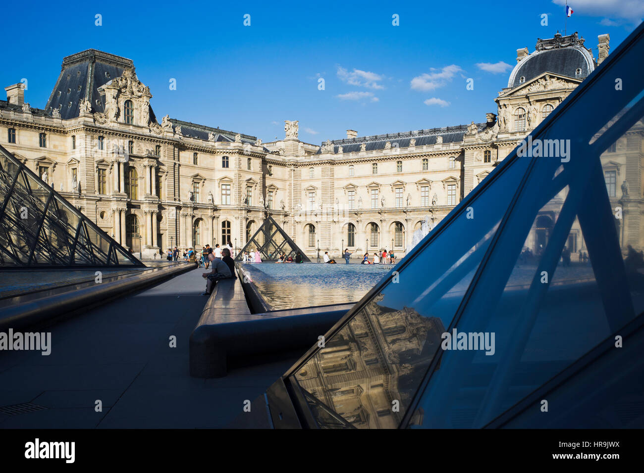 Louvre Pyramid mirroring the architecture Stock Photo - Alamy