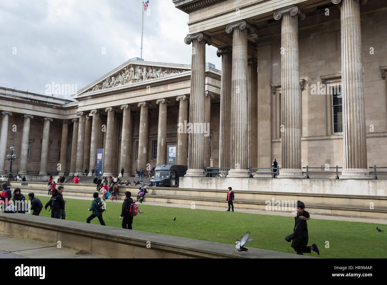 Running around london hi-res stock photography and images - Alamy
